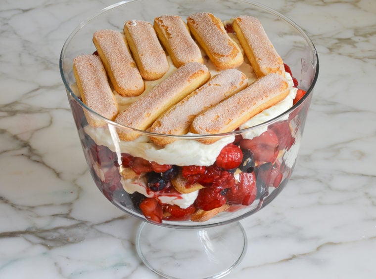 Easy Summer Berry Trifle – No-Bake, Make-Ahead Dessert