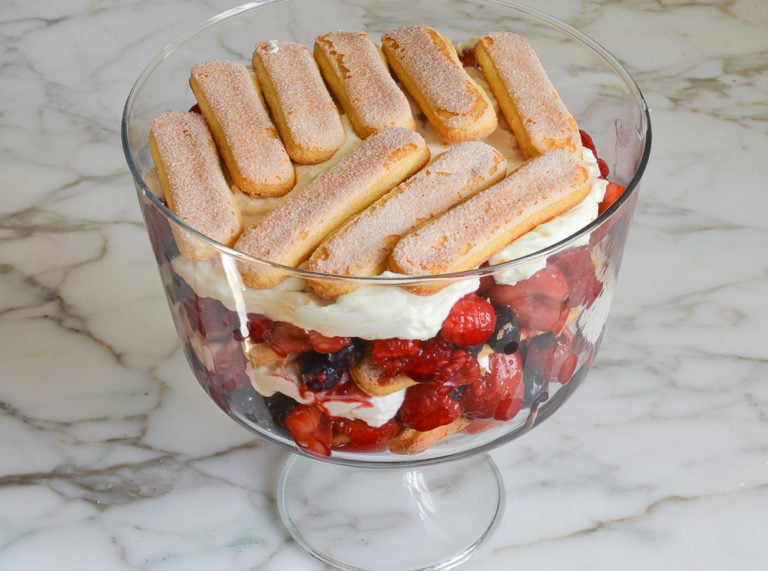 Easy Summer Berry Trifle – No-Bake, Make-Ahead Dessert