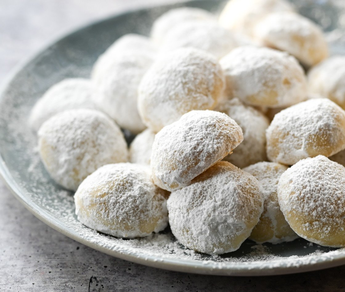 Snowball Cookies Recipe (An Easy Holiday Favorite)