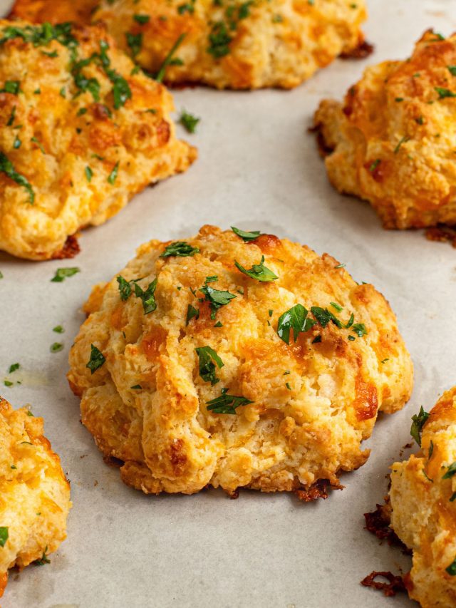 Red Lobster Copycat Cheddar Bay Biscuits