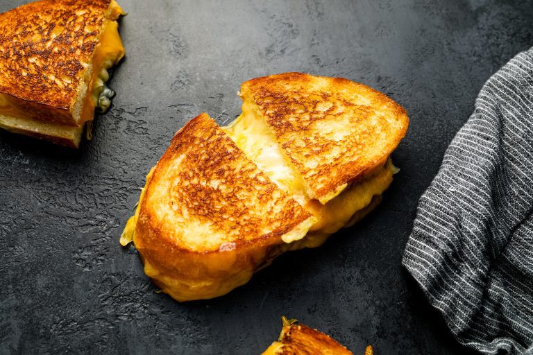 Best Grilled Cheese Sandwich – Crispy, Buttery and Melty