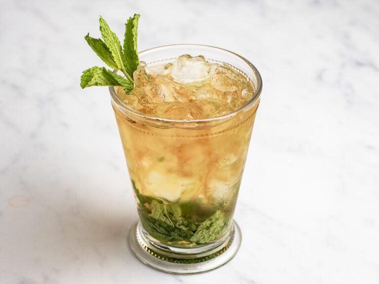 Best Mint Julep Recipe - A Southern Classic